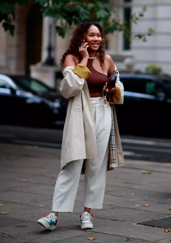 Street Style: Săptămâna modei din Londra, primăvara 2022 184_80