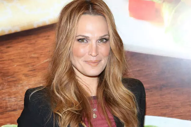 Ảnh chụp đầu của Molly Sims