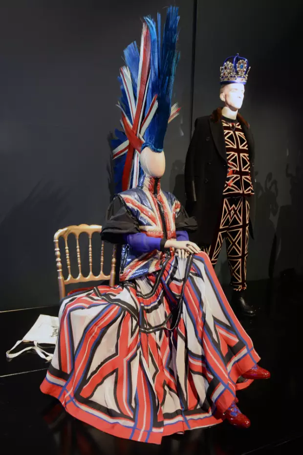 Gaultier نمائش پنک نے برطانیہ کے لیے حب الوطنی کا جذبہ پیدا کیا۔