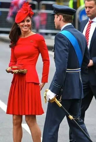 Kate Middletonek Alexander McQueen eta Fashion Moments gehiago jantzi zituen Queen's Diamond Jubilee-n