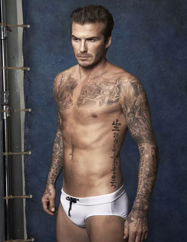 David Beckham modeling baju jero shirtless