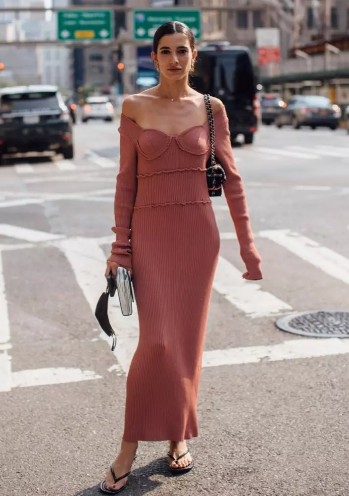 Street Style: New York Fashion Week Spring 2022 194_17