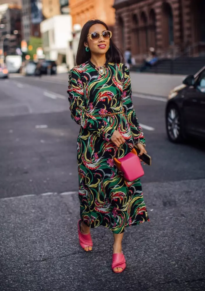 Street Style- New York Fashion Week Spring 2022 194_23