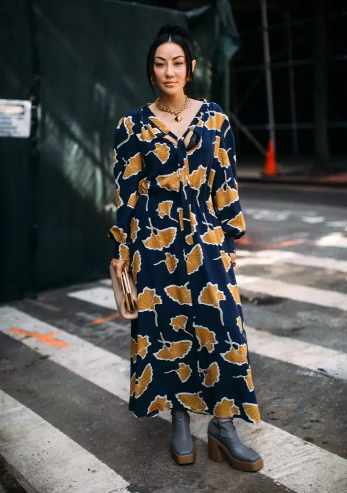 Street Style: Săptămâna modei din New York, primăvara 2022 194_41