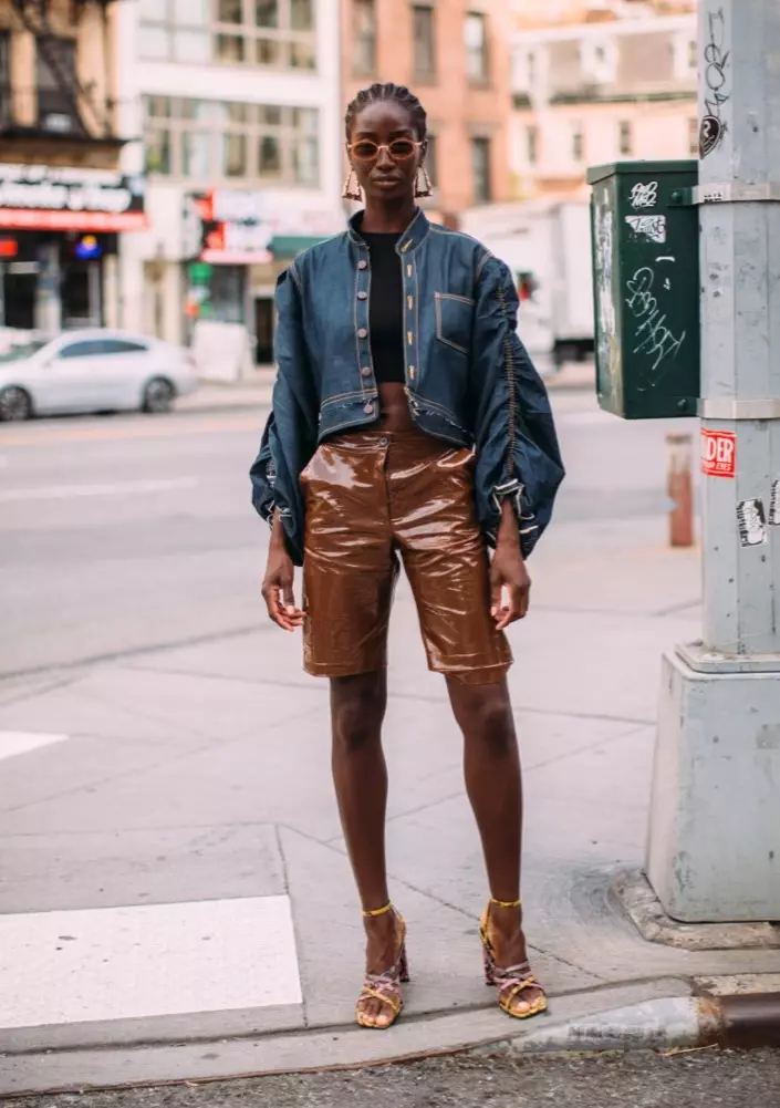 Gaya Jalanan: New York Fashion Week Spring 2022 194_46