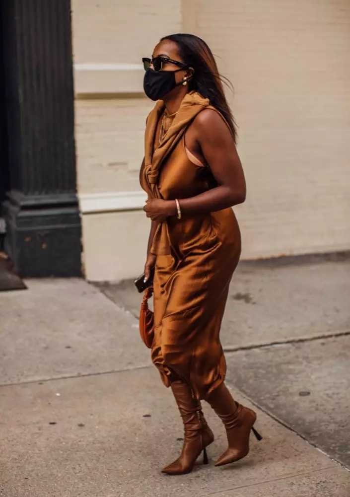 Street Style: New York Fashion Week Spring 2022 194_53