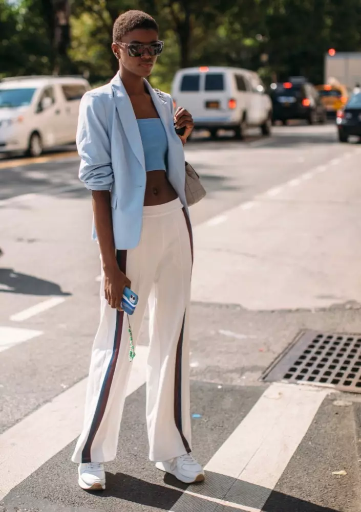 Street Style: Седмица на модата в Ню Йорк пролет 2022 194_56