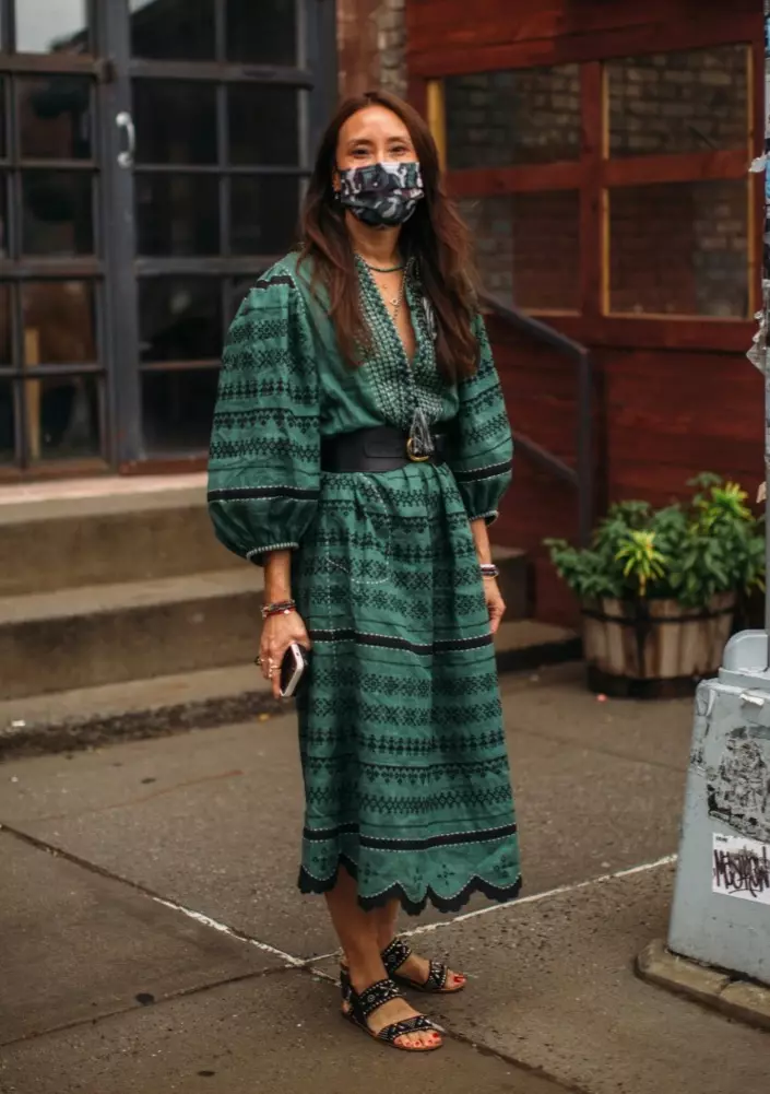 Street Style: New York Fashion Week Spring 2022 194_63