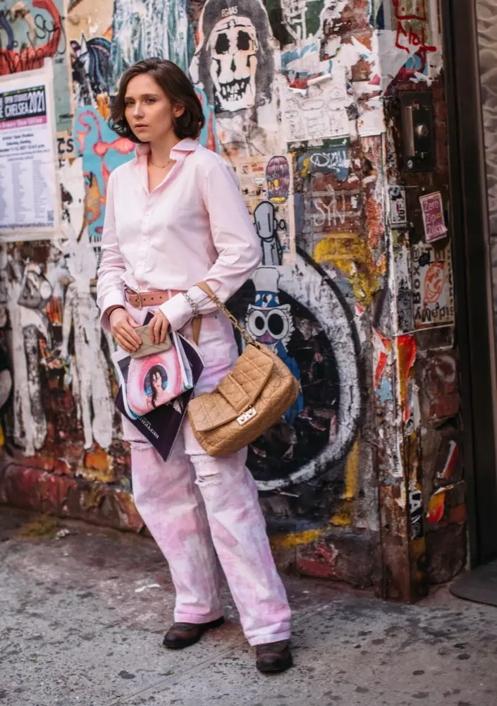 Уличен стил: Модна недела во Њујорк, пролет 2022 година 194_76