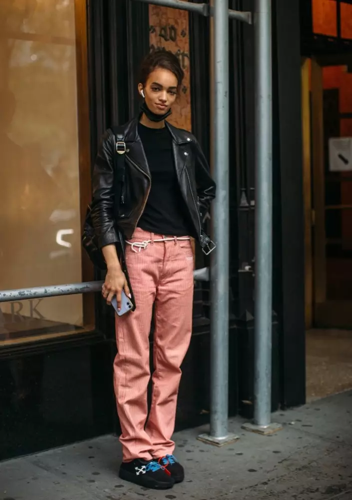 Street Style: New York Fashion Week Spring 2022 194_80