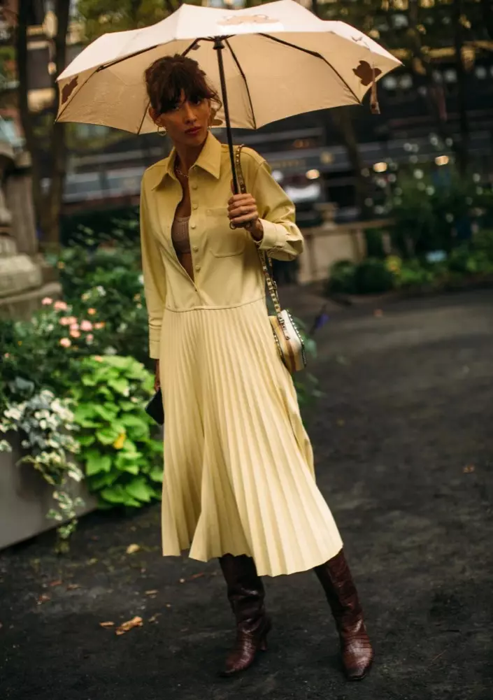 Уличен стил: Модна недела во Њујорк, пролет 2022 година 194_83