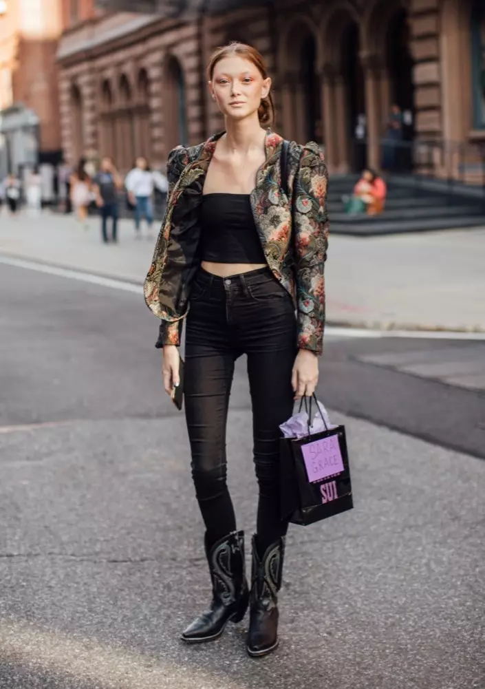 Уличен стил: Модна недела во Њујорк, пролет 2022 година 194_9