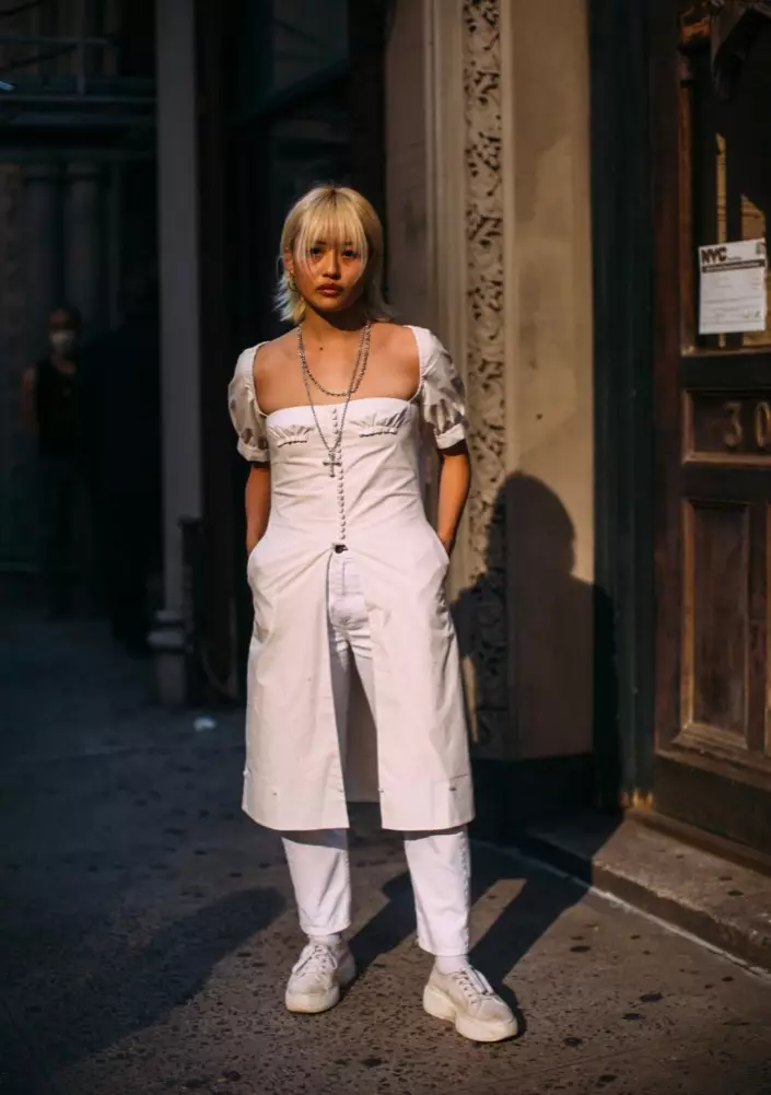 Уличен стил: Модна недела во Њујорк, пролет 2022 година 194_96