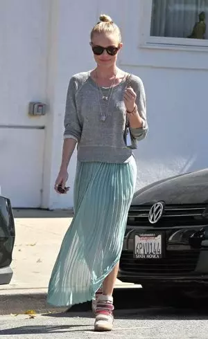 קייט בוסוורת' עוזבת את סלון ביירון וטרייסי לוס אנג'לס באפריל 2012