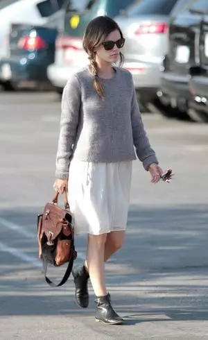 Rachel Bilson သည် Party City Los Angeles သို့ Oct 2011 သို့သွားပါသည်။