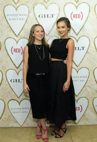 Jessica Alba a Jennifer Meyer dnes uvedly na trh šperkovou kapsli na Gilt