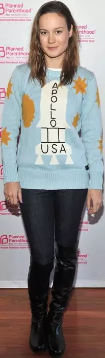 Brie Larson me një pulovër të Coach Apollo