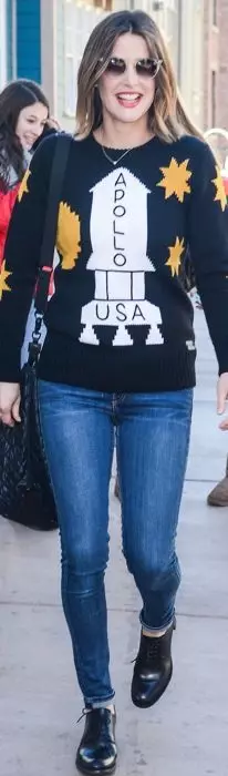 Cobie Smulders Sundance میں کوچ کا سویٹر پہنے ہوئے ہیں۔