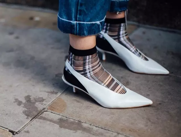 Prozirne čarape i karirane: dva must-have za 2018.