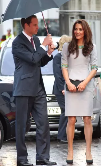 Kate Middleton: ສອງມື້, ສາມ outfits stunning