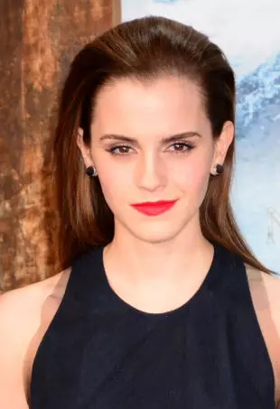Dapatkan Tampilan Kecantikan Klasik Emma Watson untuk Malam Hari