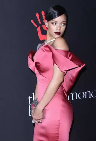 Rihanna se turi fi New York Fashion Week Fall 2016