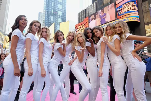 Nye Victoria's Secret-modeller fejrer krop af Victoria 2015-kampagne