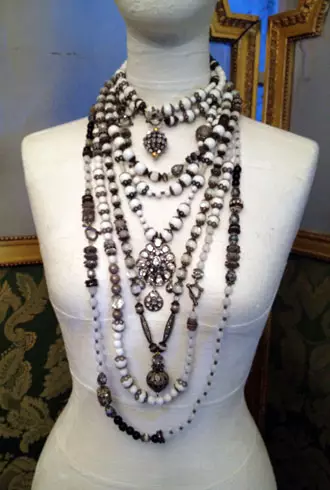Celebrity Jewelry Designer, Rona Pfeiffer, iepenet in winkel-in-winkel by Elizabeth Charles yn NYC 216556_1