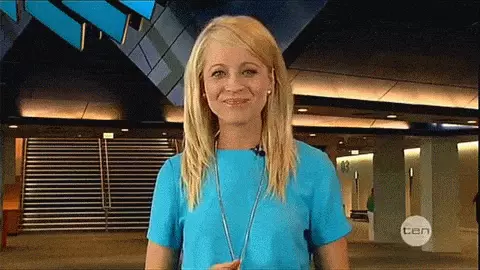 Carrie Bickmore stürzt