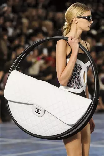 Chanel əslində Hula Hoop çimərlik çantasını istehsal edib satacaq