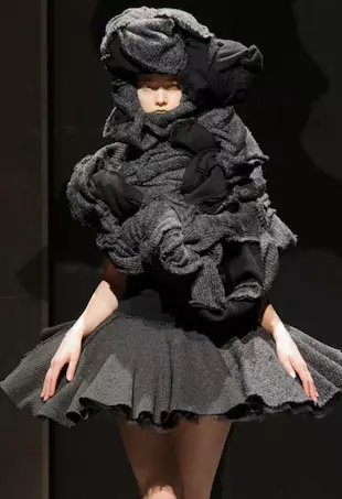 Comme des Garcons Fall 2014 Runway Review
