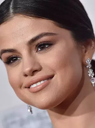 Selena Gomez sapo ka nënshkruar një marrëveshje 10 milionë dollarësh me trajnerin