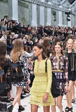 35 beste utseende fra London Fashion Week våren 2016