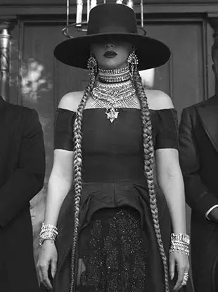 O Uo a Beyoncé ma le aiga na faia se ata 'Formation' e Faamanatu ai le Aso Fanau o le Pop Icon
