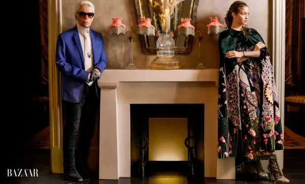 Gigi Hadid lan Karl Lagerfeld pose ing edisi November 2016 ing Harper's Bazaar.