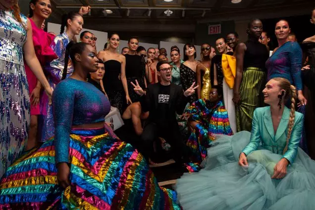 Модели зад кулисите на шоуто на Кристиан Сириано през пролетта на 2020 г. в Ню Йорк.