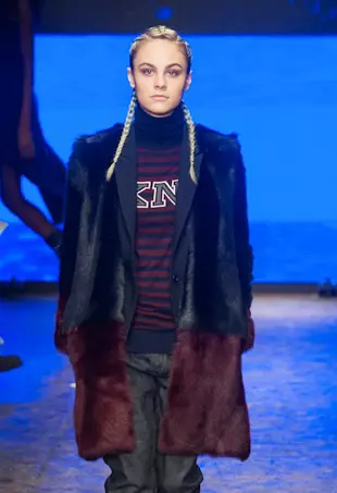 ការពិនិត្យមើលផ្លូវរត់ DKNY Fall 2014