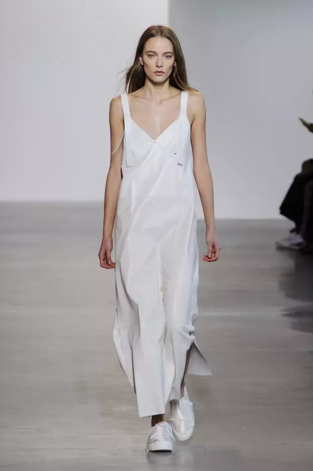 Observation de slip dress à Calvin Klein printemps 2016.