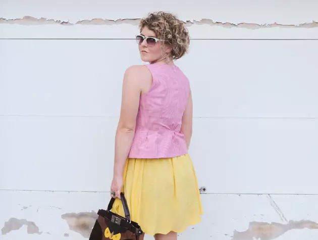 Kendin Yap: Tasarruflu Bir Elbise Kullanarak Dikişsiz Peplum Üst Nasıl Yapılır