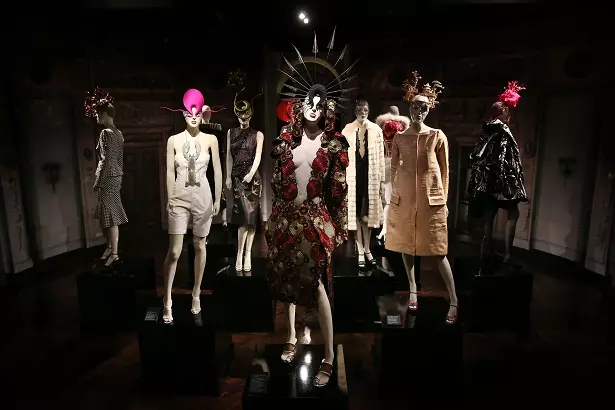 נגיעות אחרונות שנעשו באיזבלה בלאו: אופנה בשפע!, תערוכה חדשה בבית סומרסט