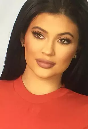 Kylie Jenner Gözəllik Bloqu Açır