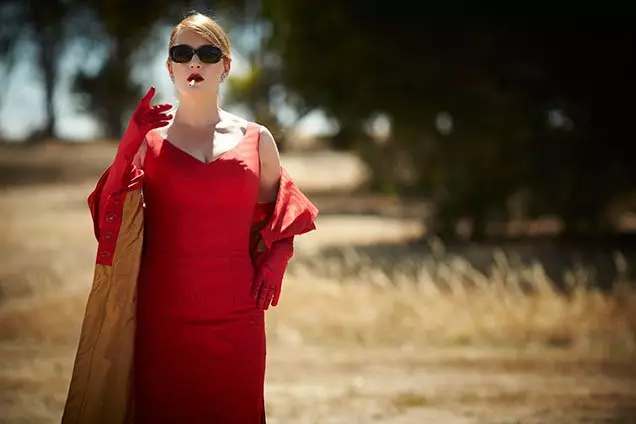 Escape ngadto sa 'The Dressmaker': 10 Amazing Couture Costumes gikan sa Film 290675_2