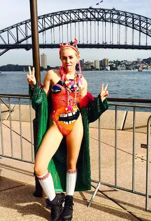 Melbourneko etiketa Miley Cyrusen Australiako Bira menderatzen du