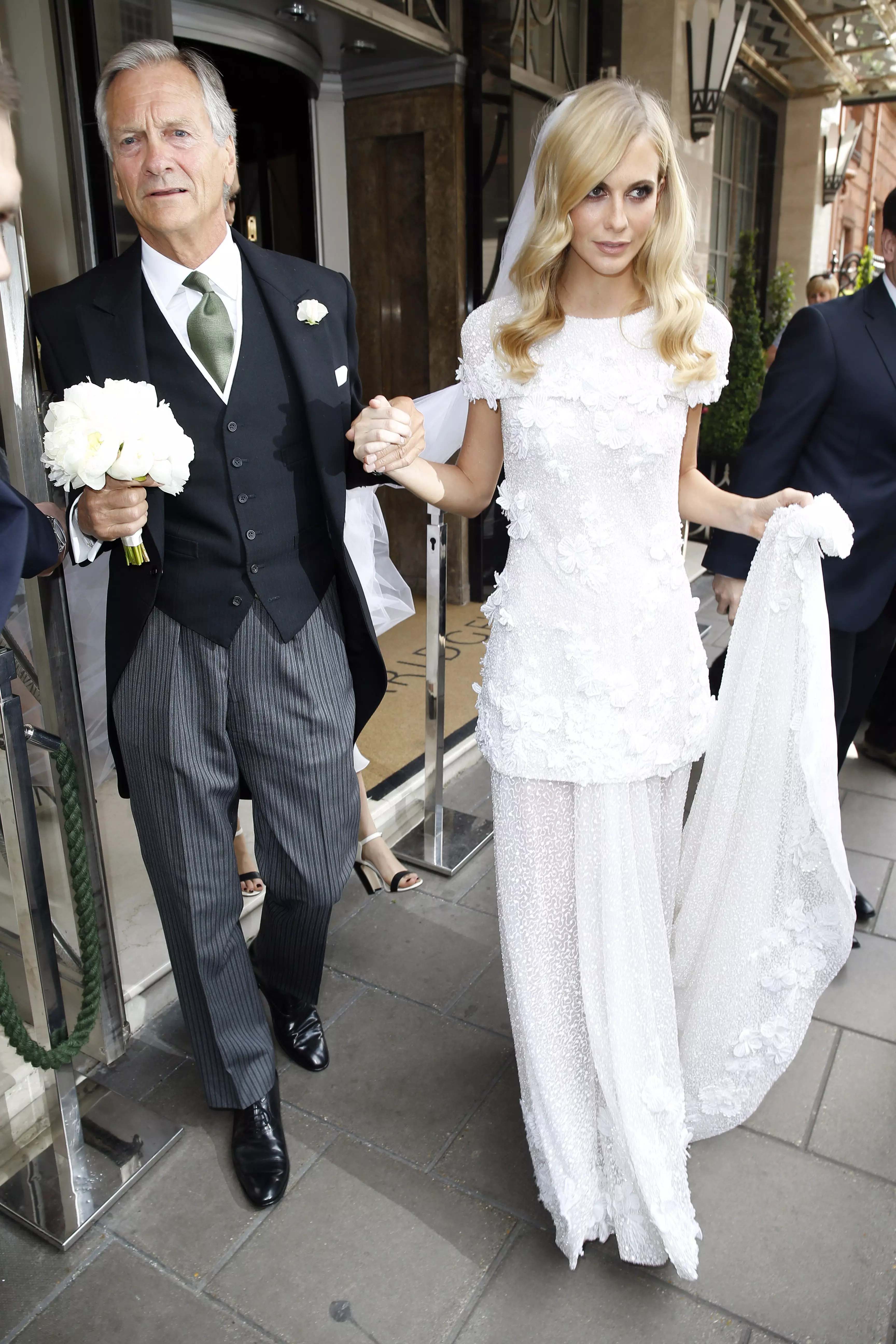 Kjendisobservasjoner i bryllupet til Poppy Delevingne og James Cook i London - 16. mai 2014