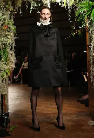 Andreja Pejiç London moda hepdeliginde uçuş-gonuş zolagyna çykýar
