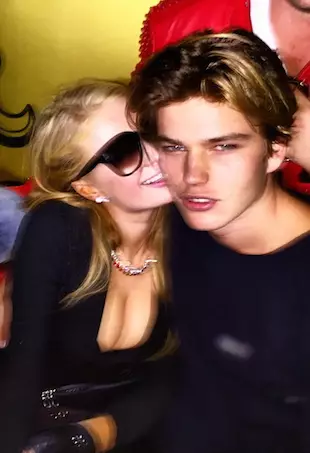 Paris Hilton's New Boyfriend is in amper-legaal Aussie-model