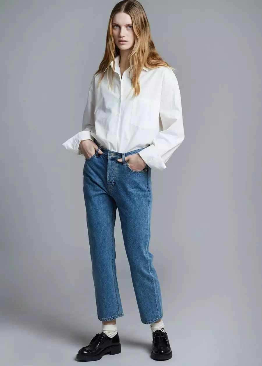 Pantalon court à porter avec des hauts d'été en automne