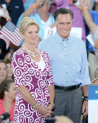 Kend problemerne: Mitt Romney mener, at lyserøde og røde kjoler er alt 3605_1