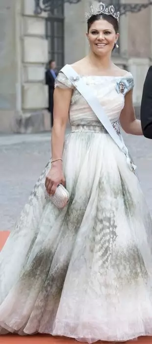 Putri Victoria saka Swedia ing pesta kraton ing H&M Conscious Collection