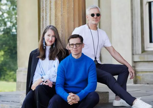 Ann-Sofie Johansson de H&M, le designer Erdem Moralioglu et le cinéaste Baz Luhrmann